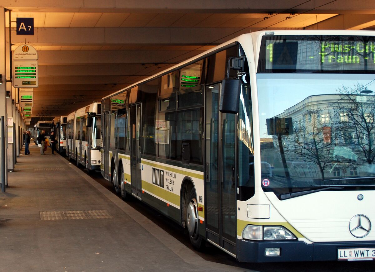Datei:Busterminal WWT.jpg – LinzWiki